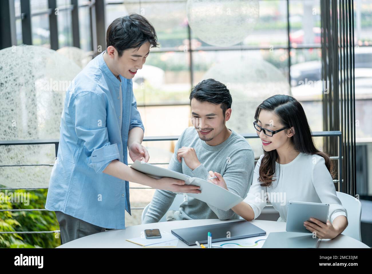 Young business people at work Stock Photo - Alamy