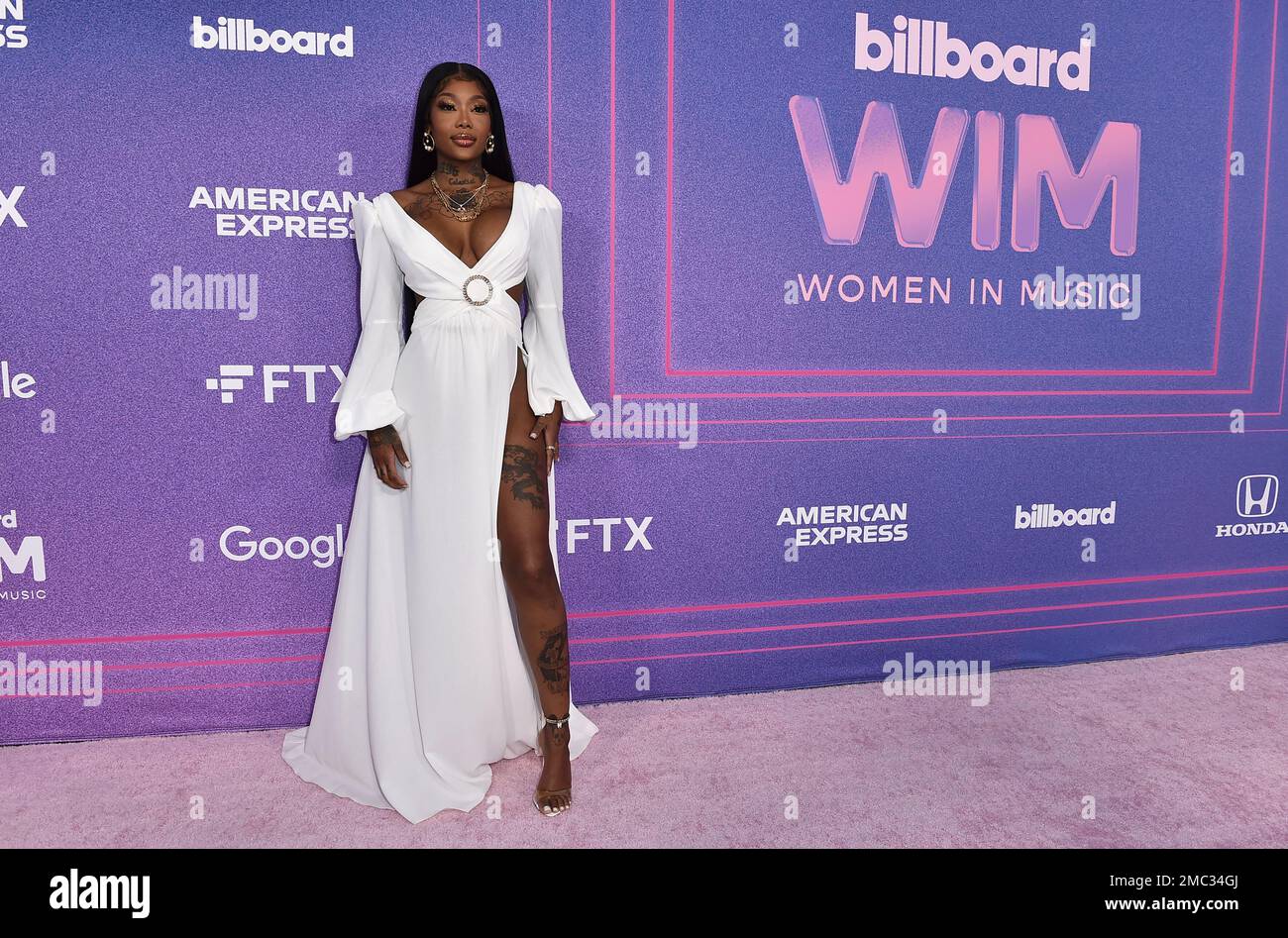 Summer Walker arrives at the Billboard Women in Music Awards on ...