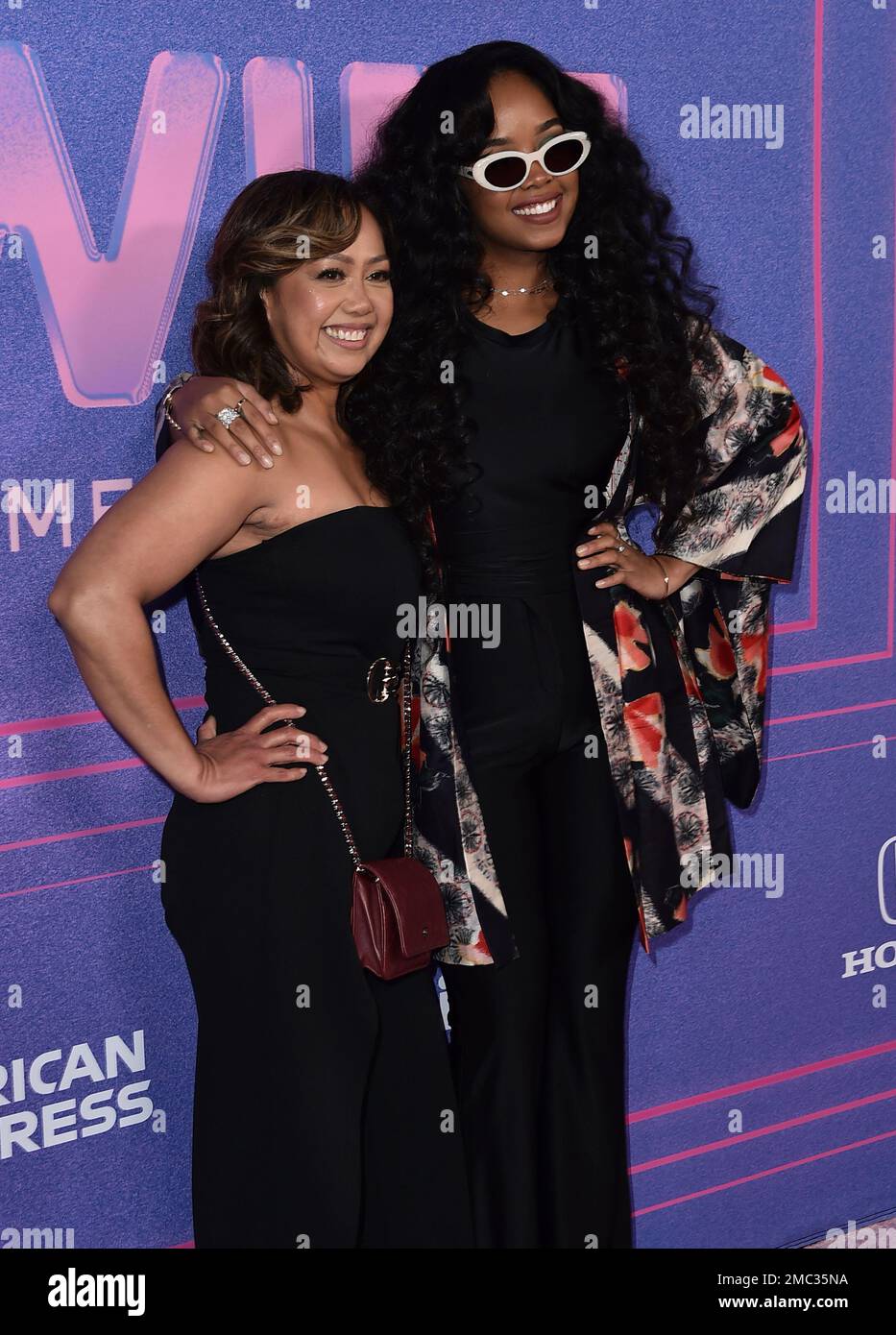 H.E.R., right, and mother Agnes Wilson arrive at the Billboard Women in ...