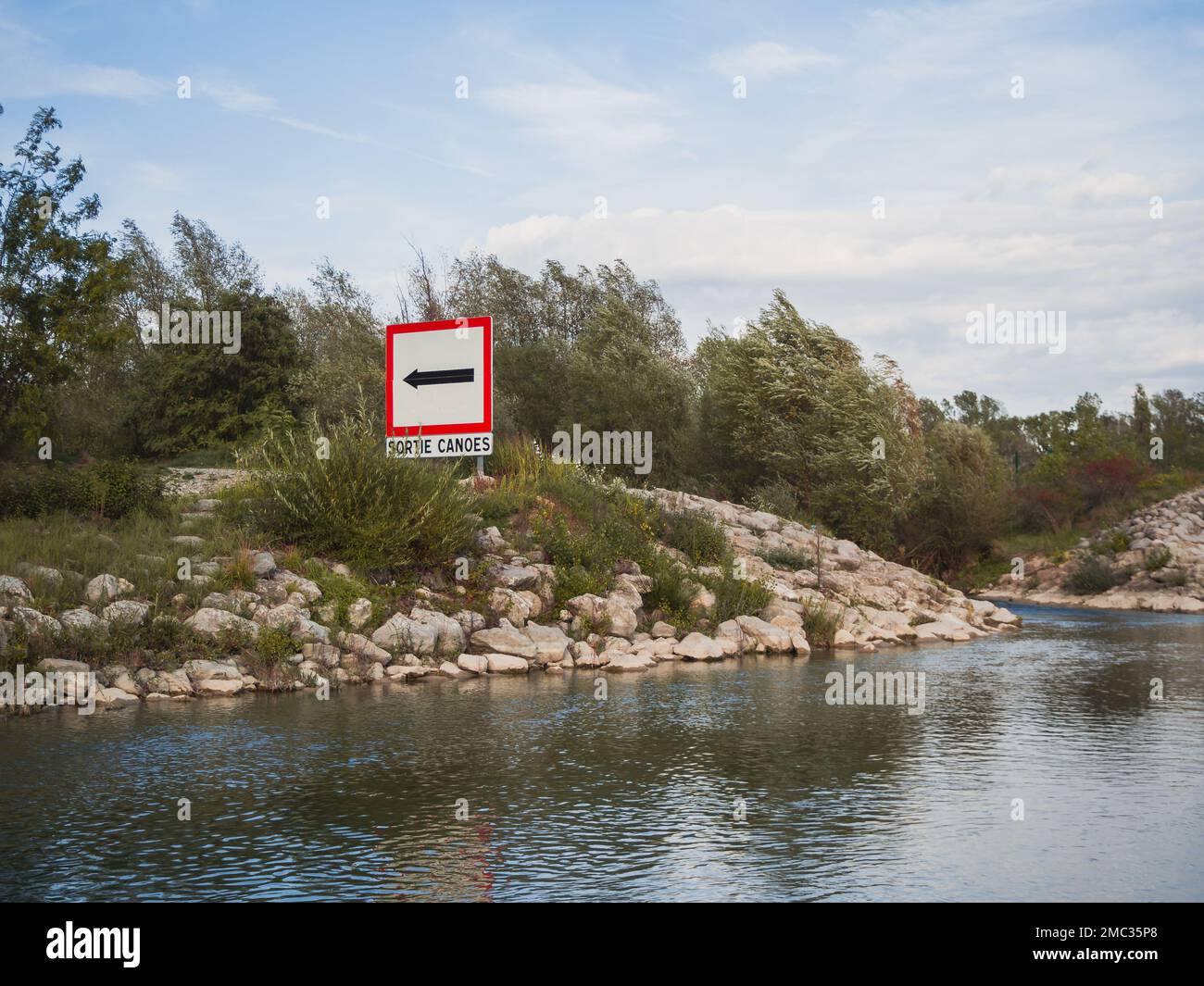 Exit sign for canoes on the river. "SORTIE CANOES" in french language ...