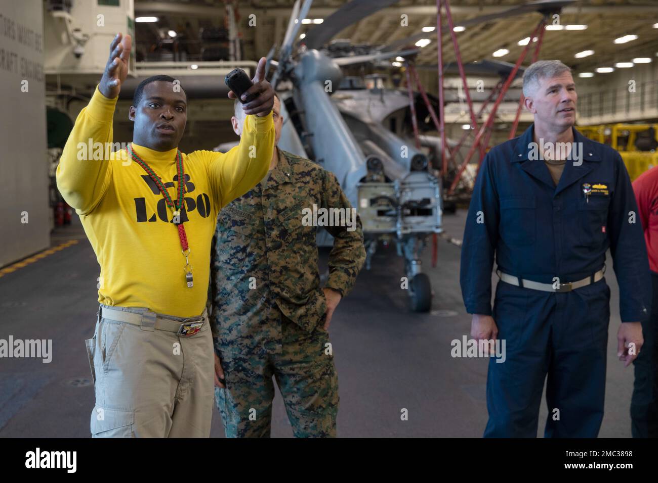 Hangar bay operations hi-res stock photography and images - Alamy
