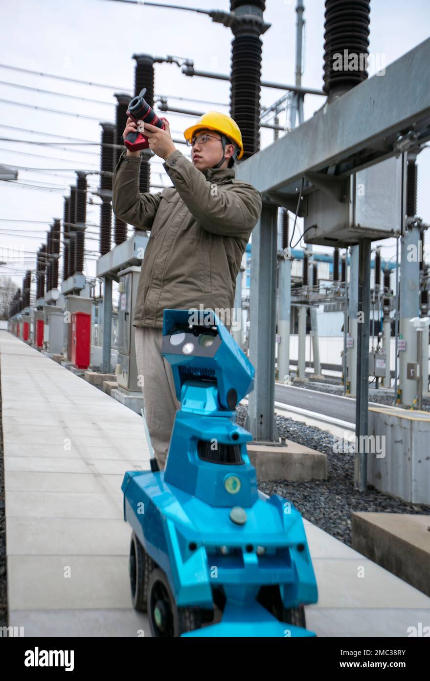 TAIZHOU, CHINA - JANUARY 21, 2023 - A staff member on duty inspects the ...