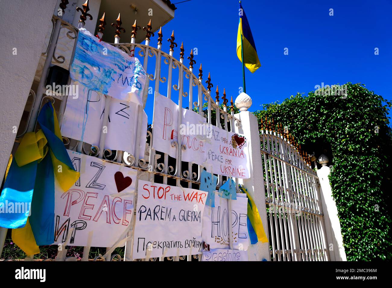 Messages of support for Ukraine amid Russia's invasion hang on the gate ...
