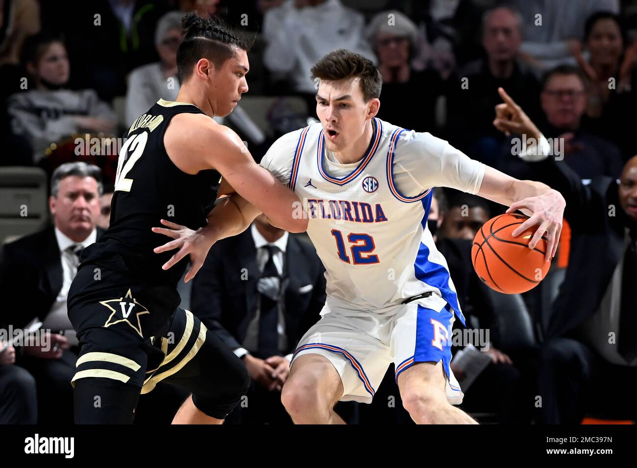 Florida forward Colin Castleton (12) is defended by Vanderbilt forward ...