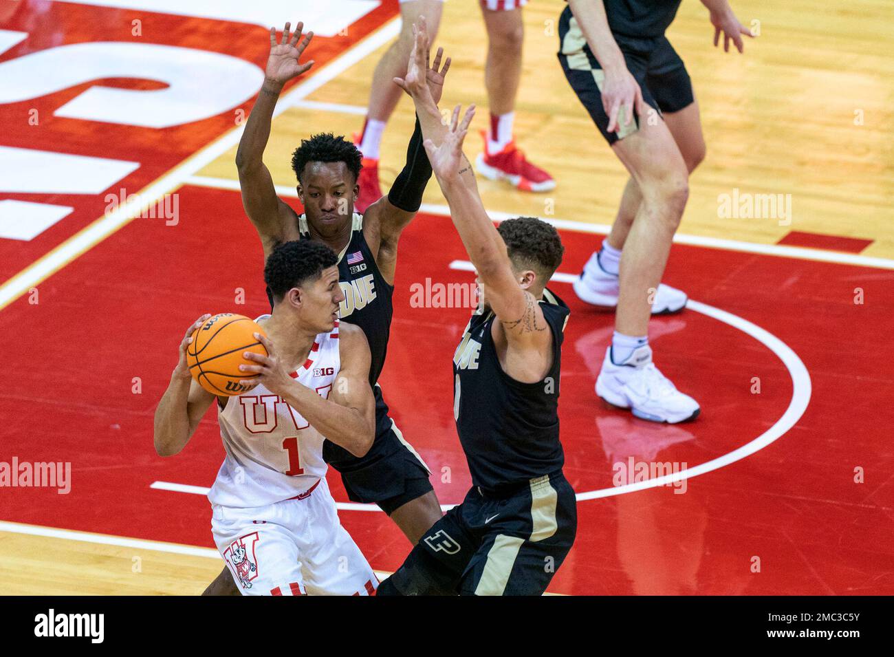 Wisconsin's Johnny Davis (1) is guarded by Purdue's Eric Hunter, behind ...