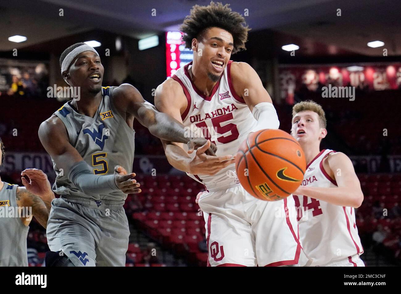 West Virginia forward Dimon Carrigan (5) and Oklahoma forward Ethan ...