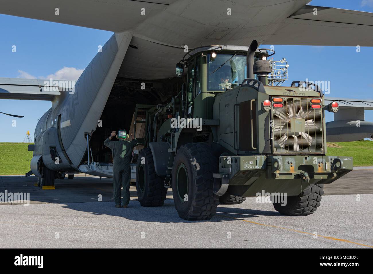 Night aerial refueling hi-res stock photography and images - Alamy