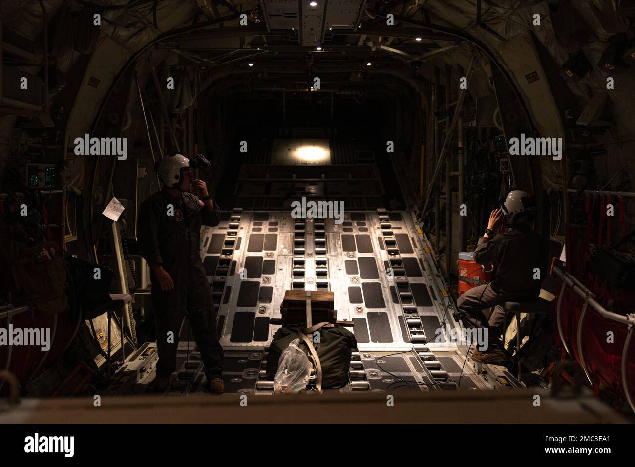 Night aerial refueling hi-res stock photography and images - Alamy