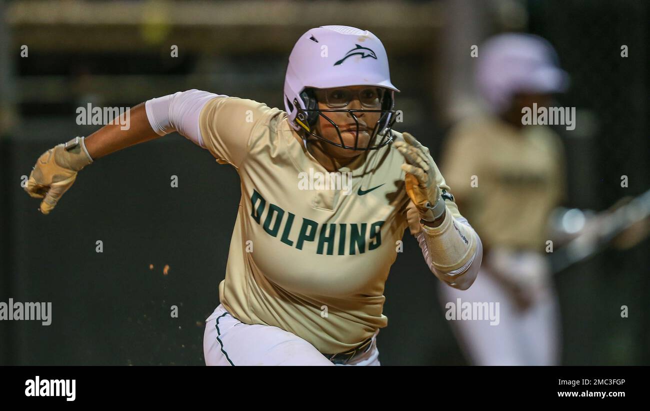 Jacksonville outfielder Chloe Lee (5) runs to first during an NCAA ...