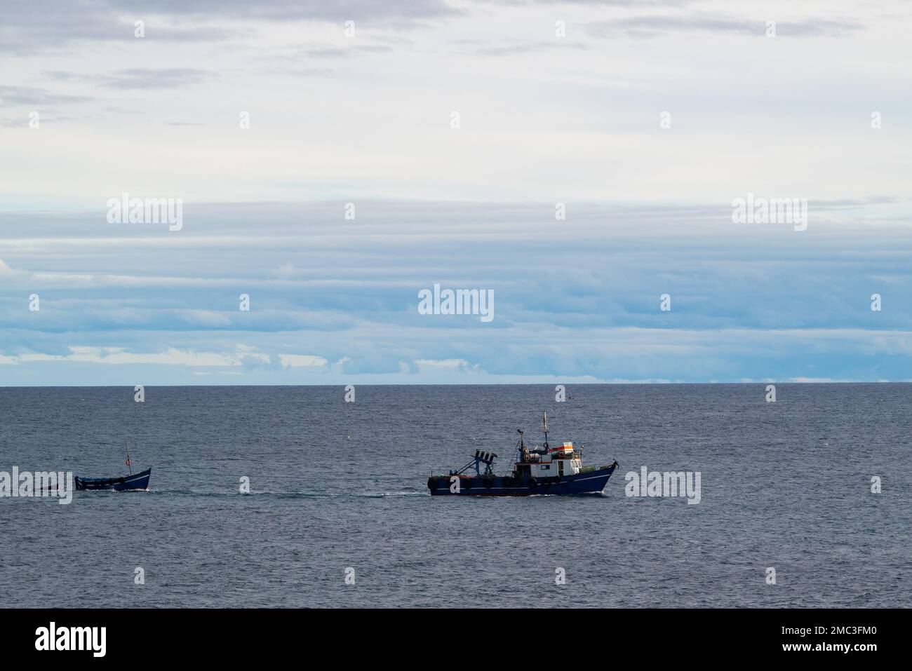 Tow behind boat hi-res stock photography and images - Alamy