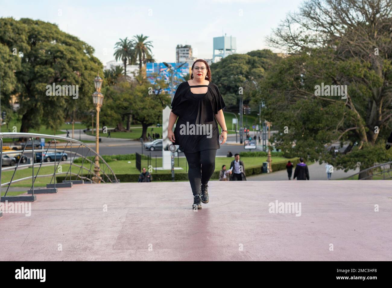 Woman street style plus size hi-res stock photography and images - Alamy