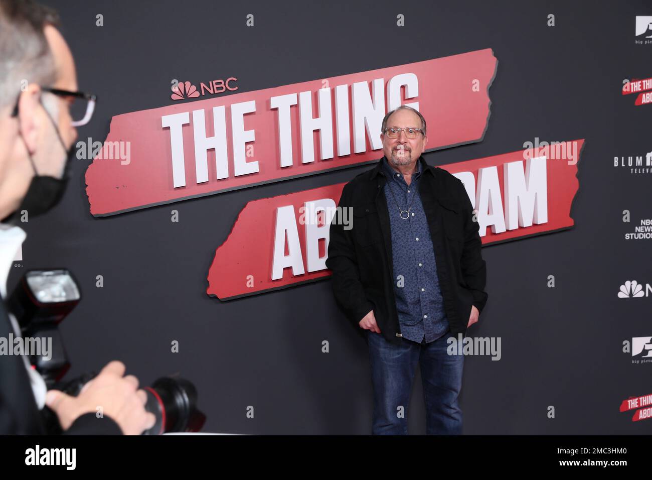 Director and executive producer Scott Winant attends a red carpet event ...