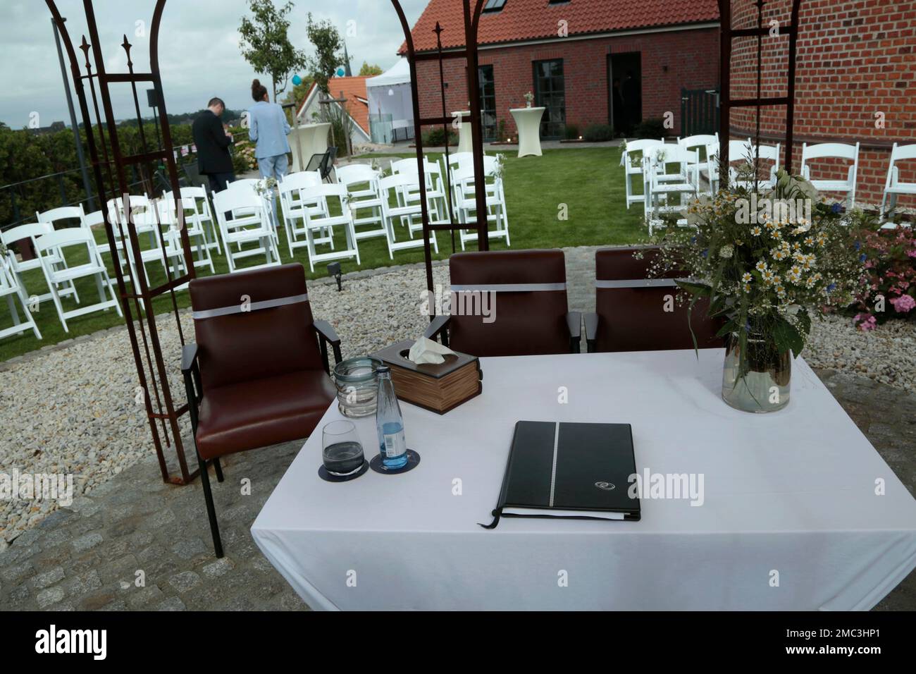 Wedding Background Image, Summer Celebration Outdoors Stock Photo - Alamy