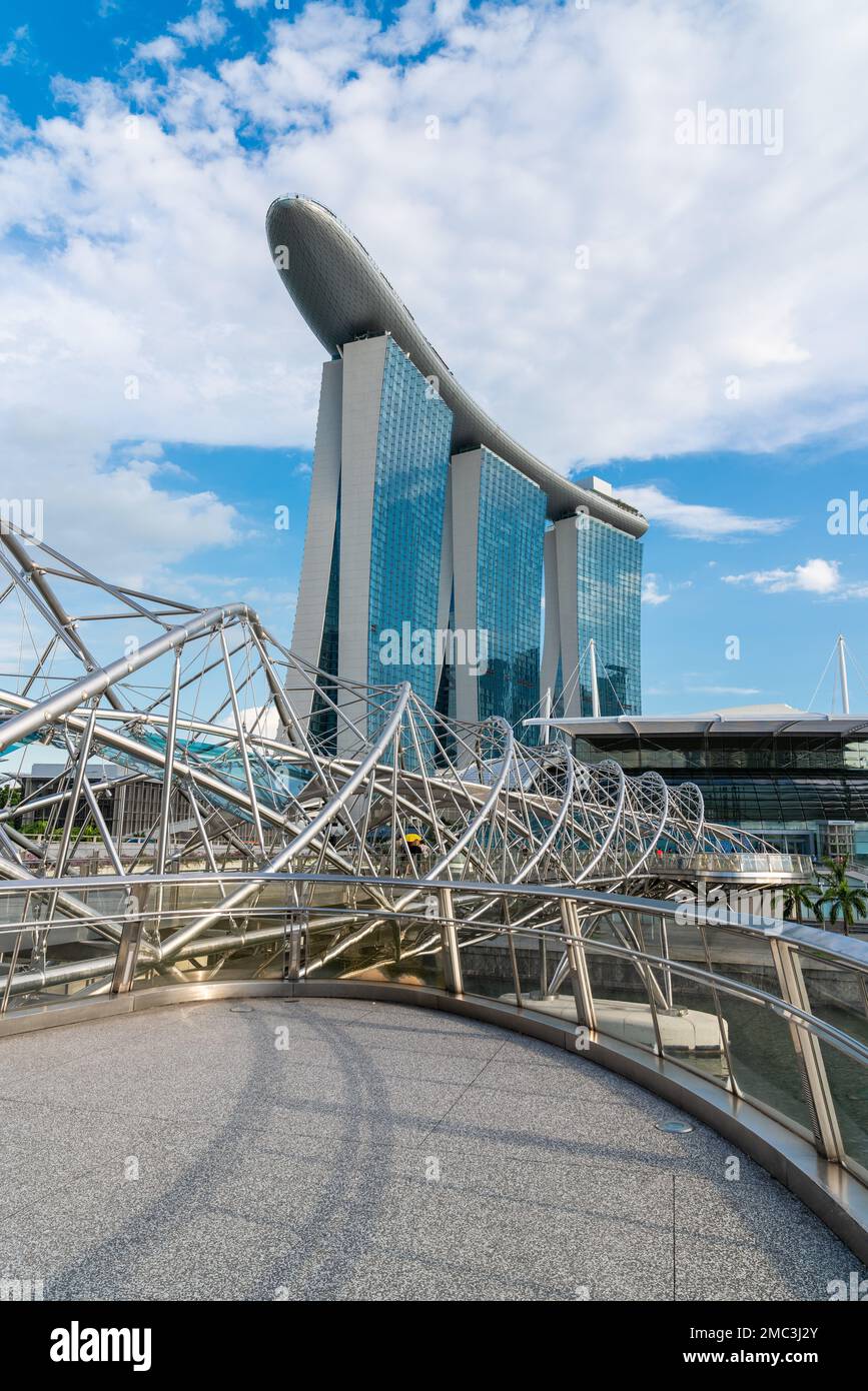 Singapore double-helix bridge Stock Photo - Alamy