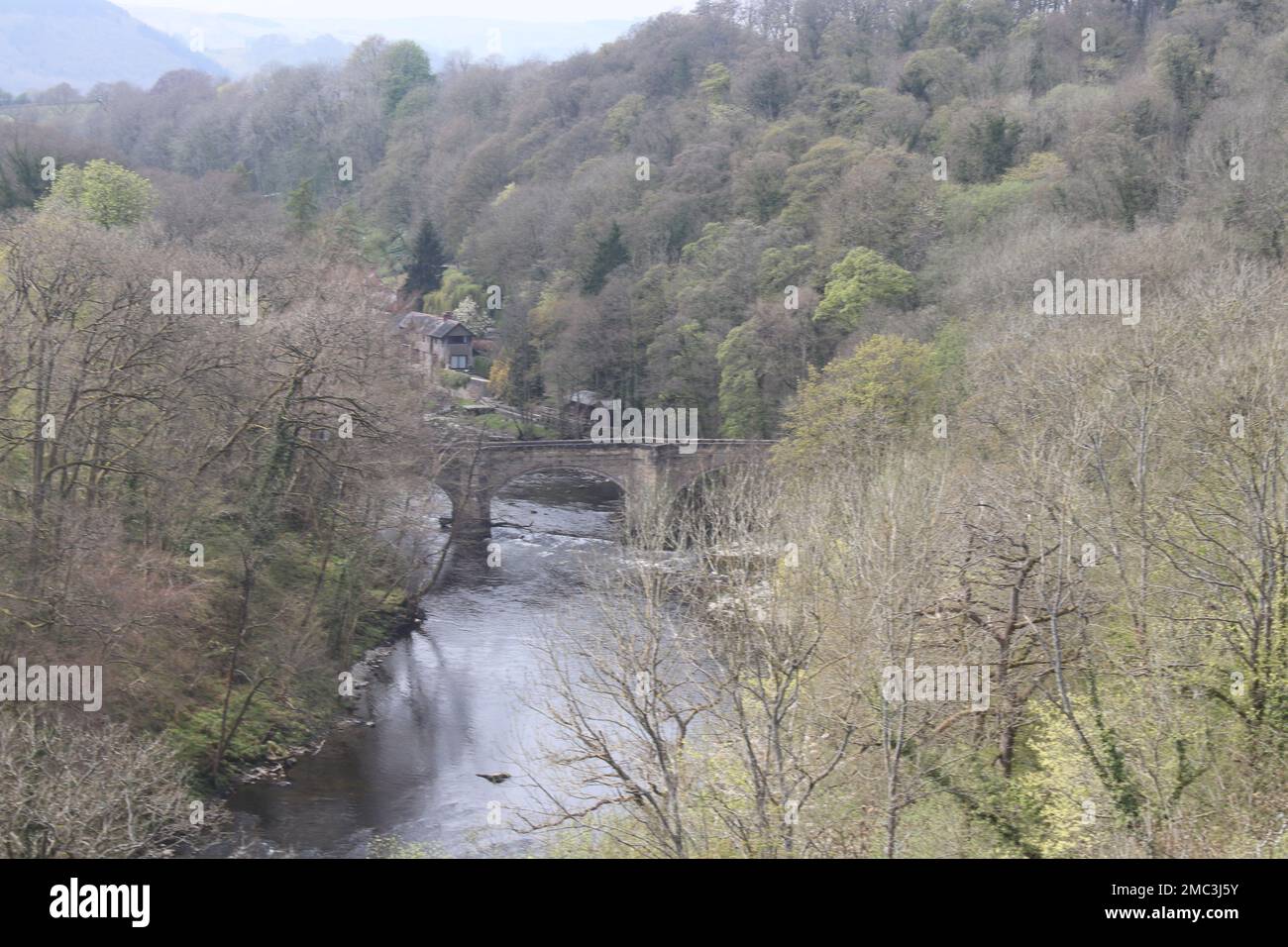 Pontcysyllte Aqueduct is a queduct that carries the Llangollen canal ...