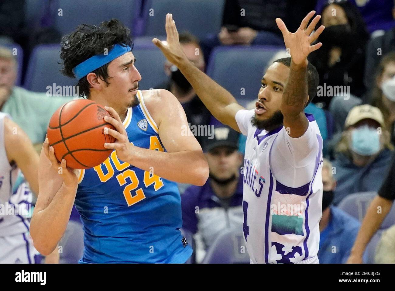 UCLA guard Jaime Jaquez Jr. (24) looks to pass around the defense of ...