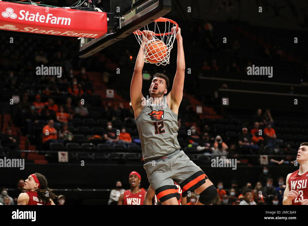Oregon State center Roman Silva dunks against Washington State during ...