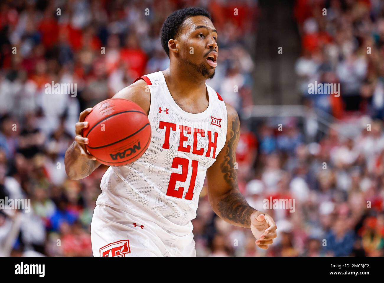 Texas Tech's KJ Allen (21) looks for an open teammate during the second ...