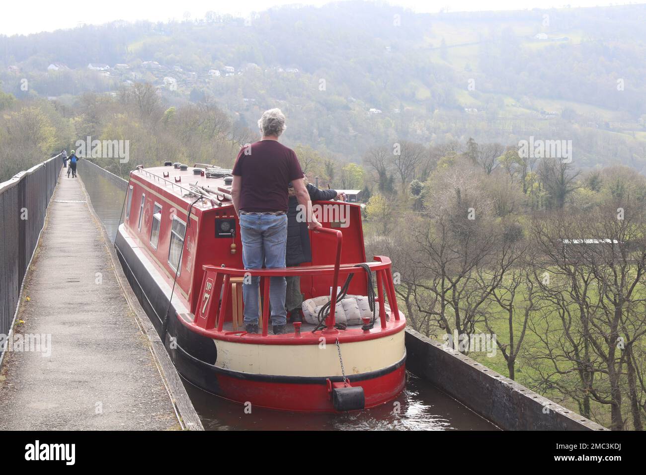 Pontcysyllte Aqueduct is a queduct that carries the Llangollen canal ...