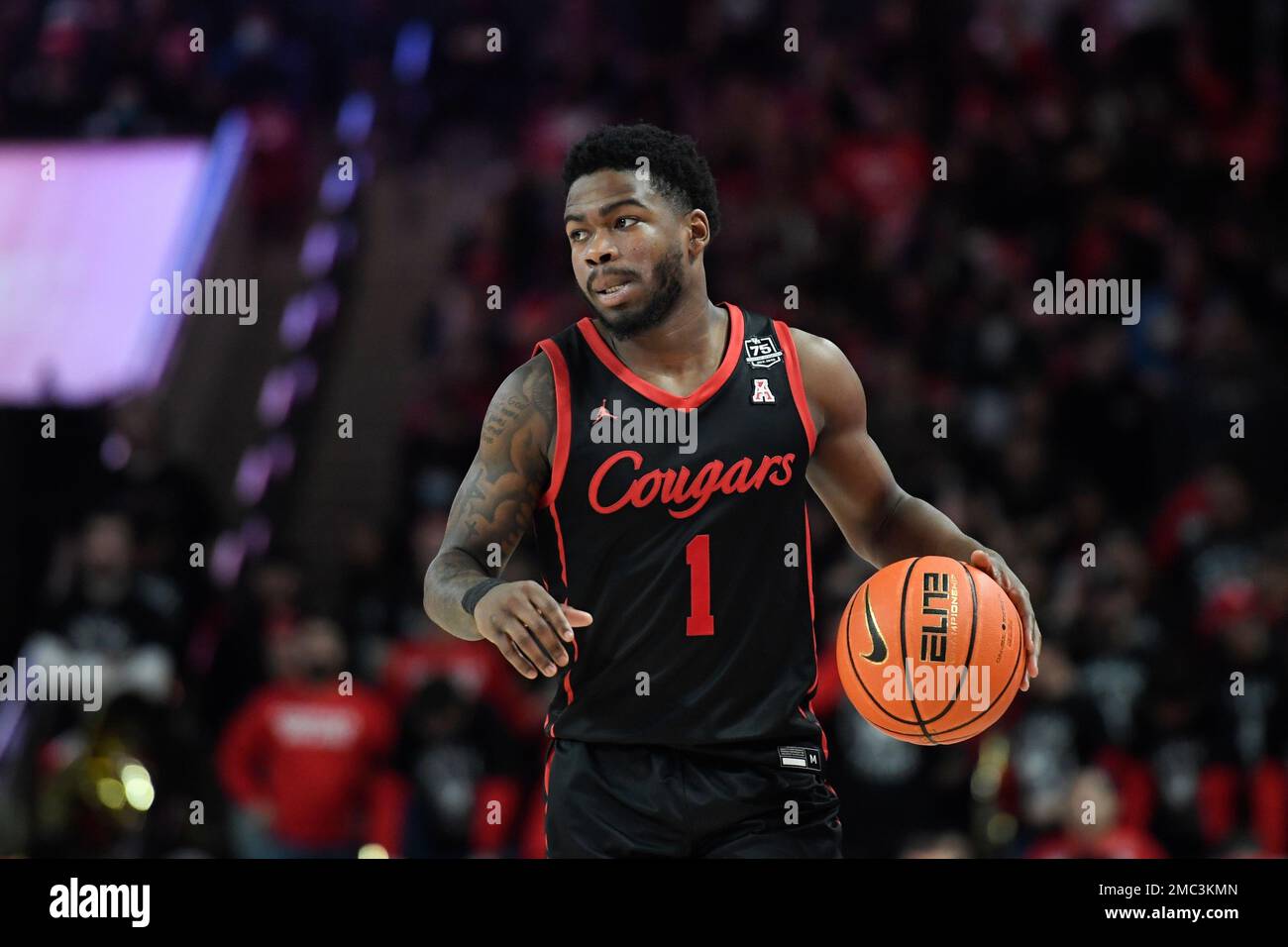 Houston guard Jamal Shead (1) dribbles the ball against SMU during the ...