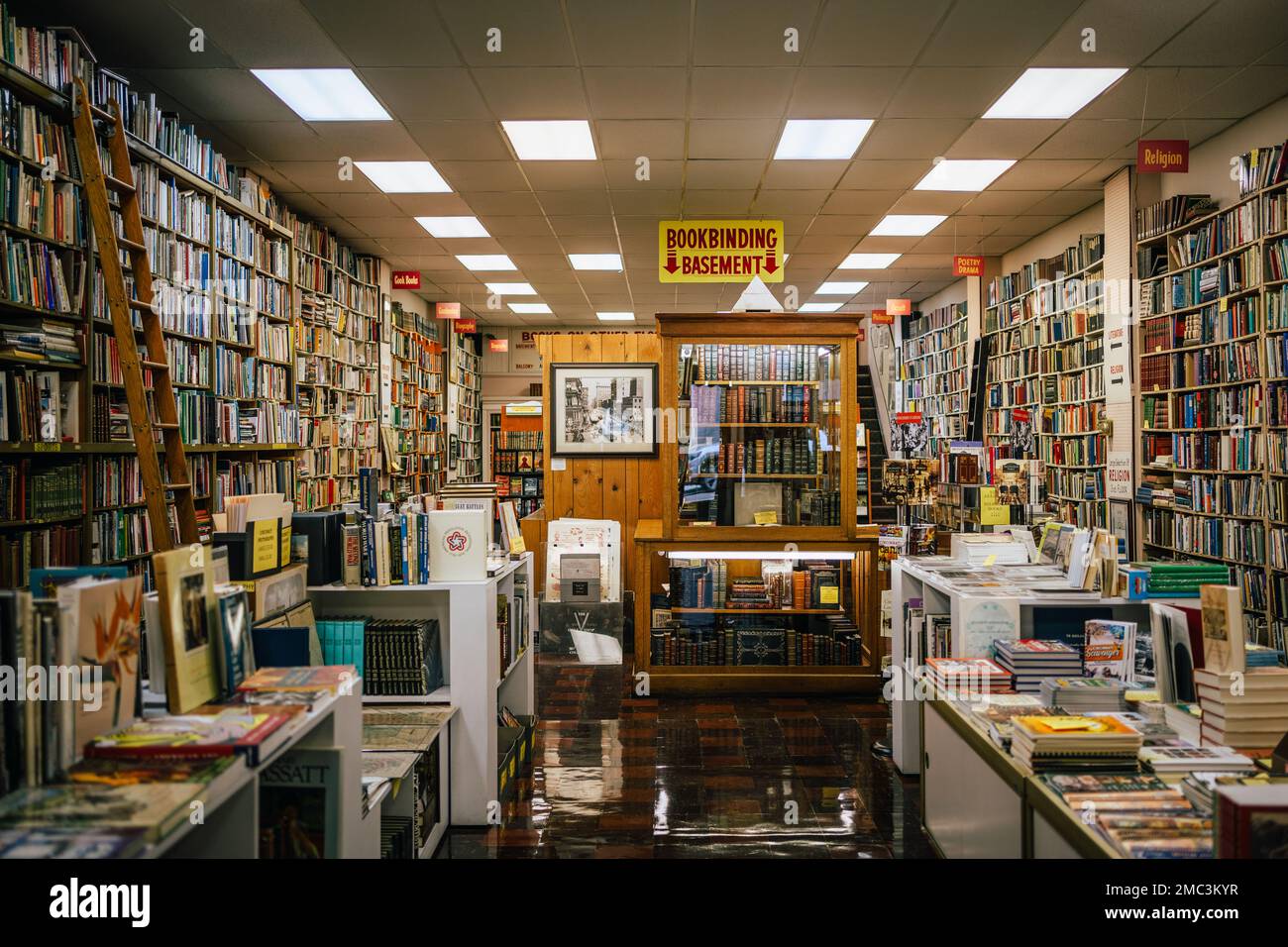 Interior of Ohio Book Store, Cincinnati, Ohio Stock Photo - Alamy
