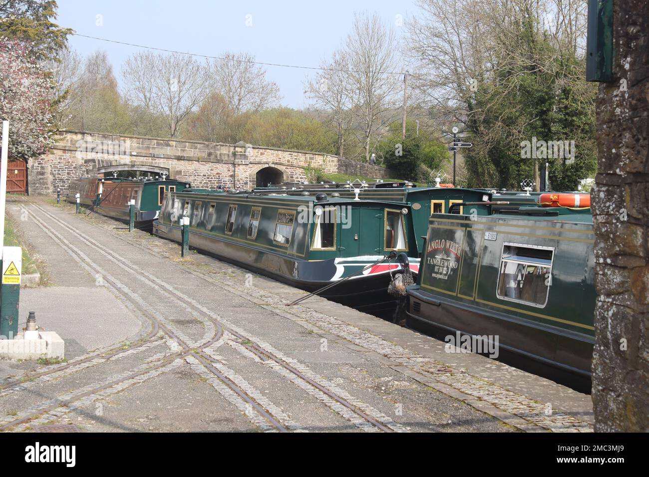 Pontcysyllte Aqueduct is a queduct that carries the Llangollen canal ...