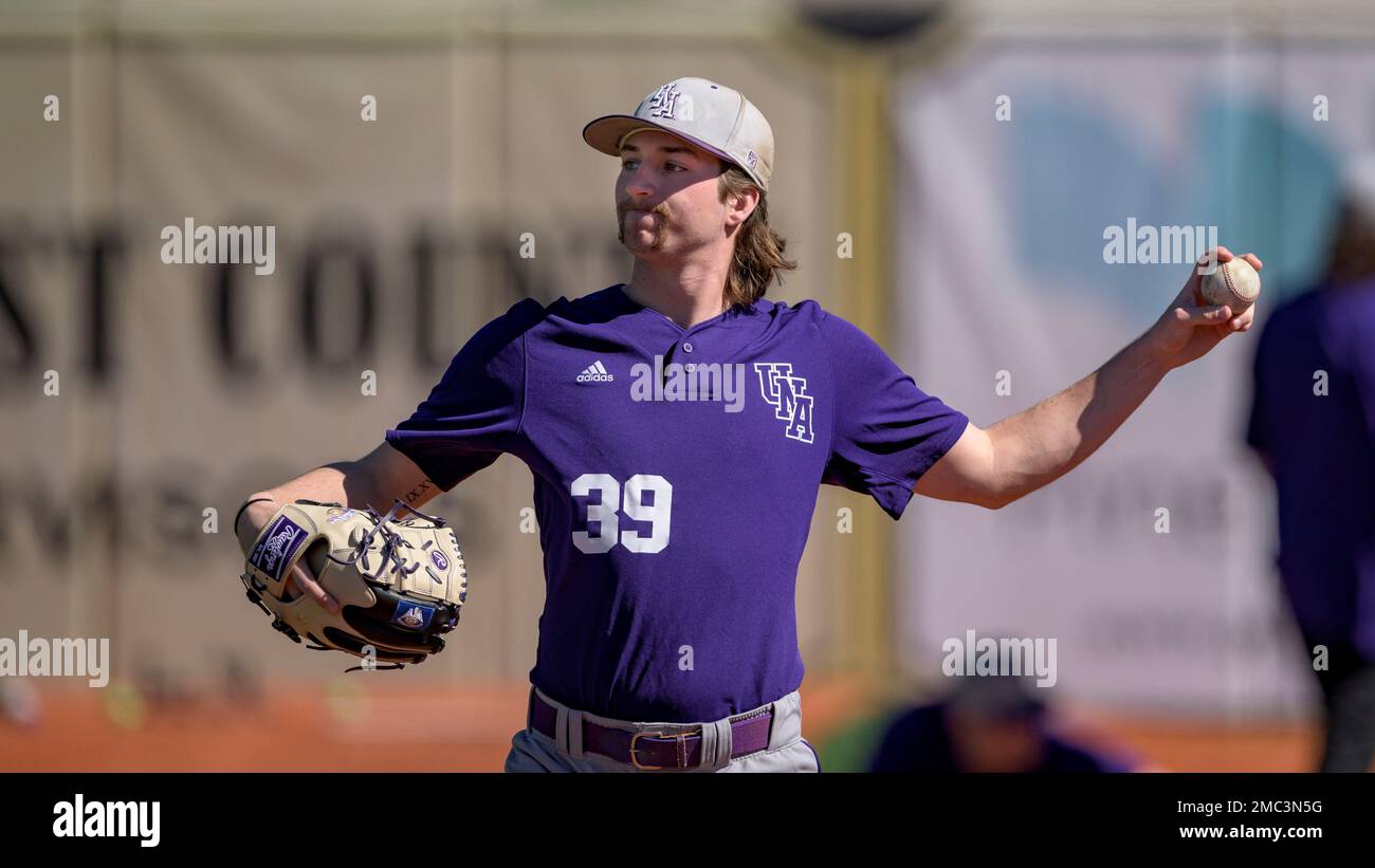 North Alabama pitcher Gray Williams (39) throws during an NCAA baseball ...