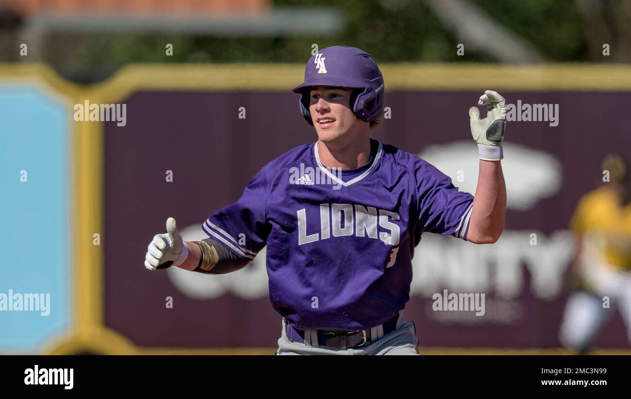 North Alabama shortstop Jonathan Lane (8) runs during an NCAA baseball ...