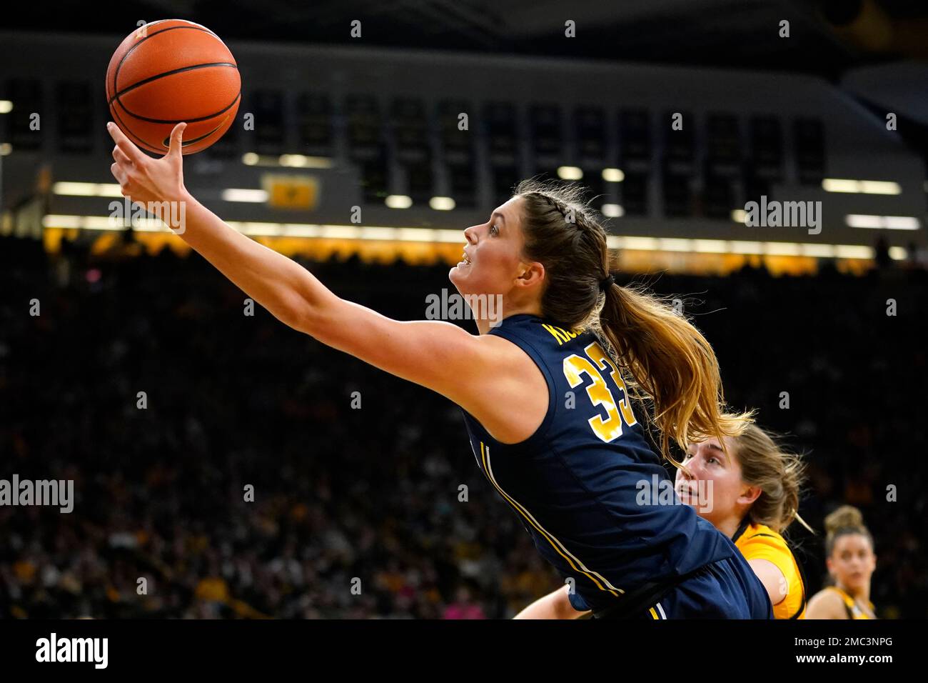 Michigan forward Emily Kiser (33) catches a pass ahead of Iowa guard ...