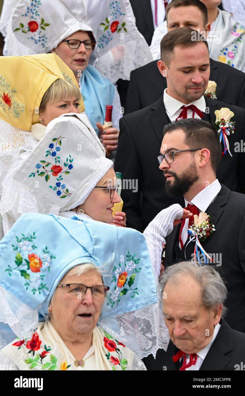 Burg, Germany. 21st Jan, 2023. Young and old couples lined up in ...
