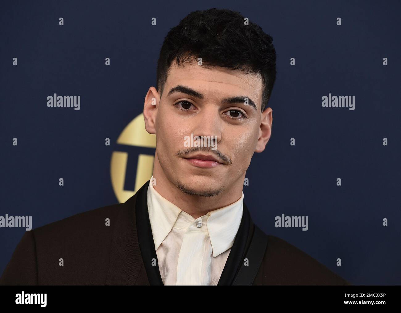 Aaron Dominguez arrives at the 28th annual Screen Actors Guild Awards ...