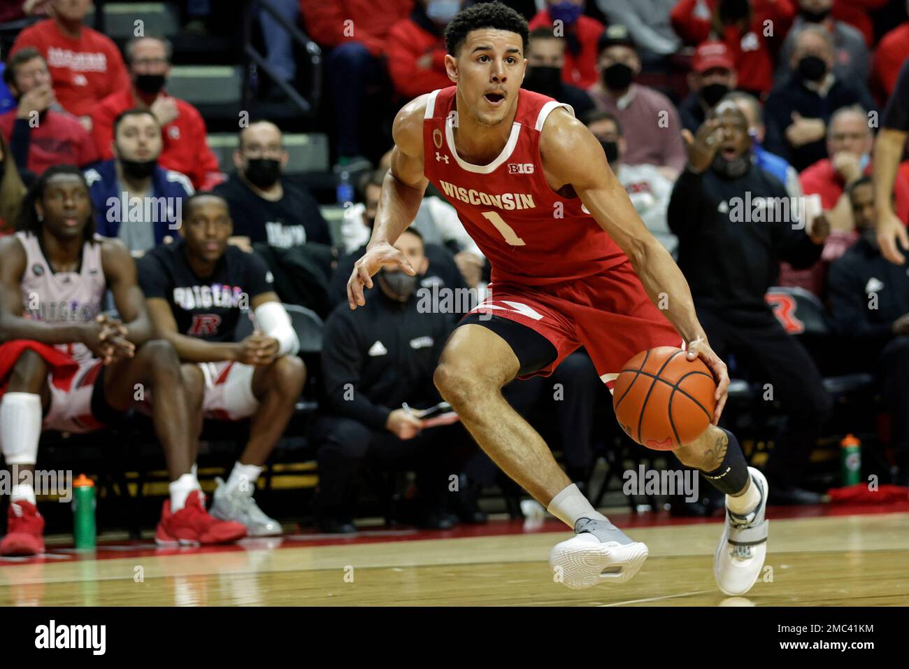 Wisconsin guard Johnny Davis (1) drives against Rutgers during the ...