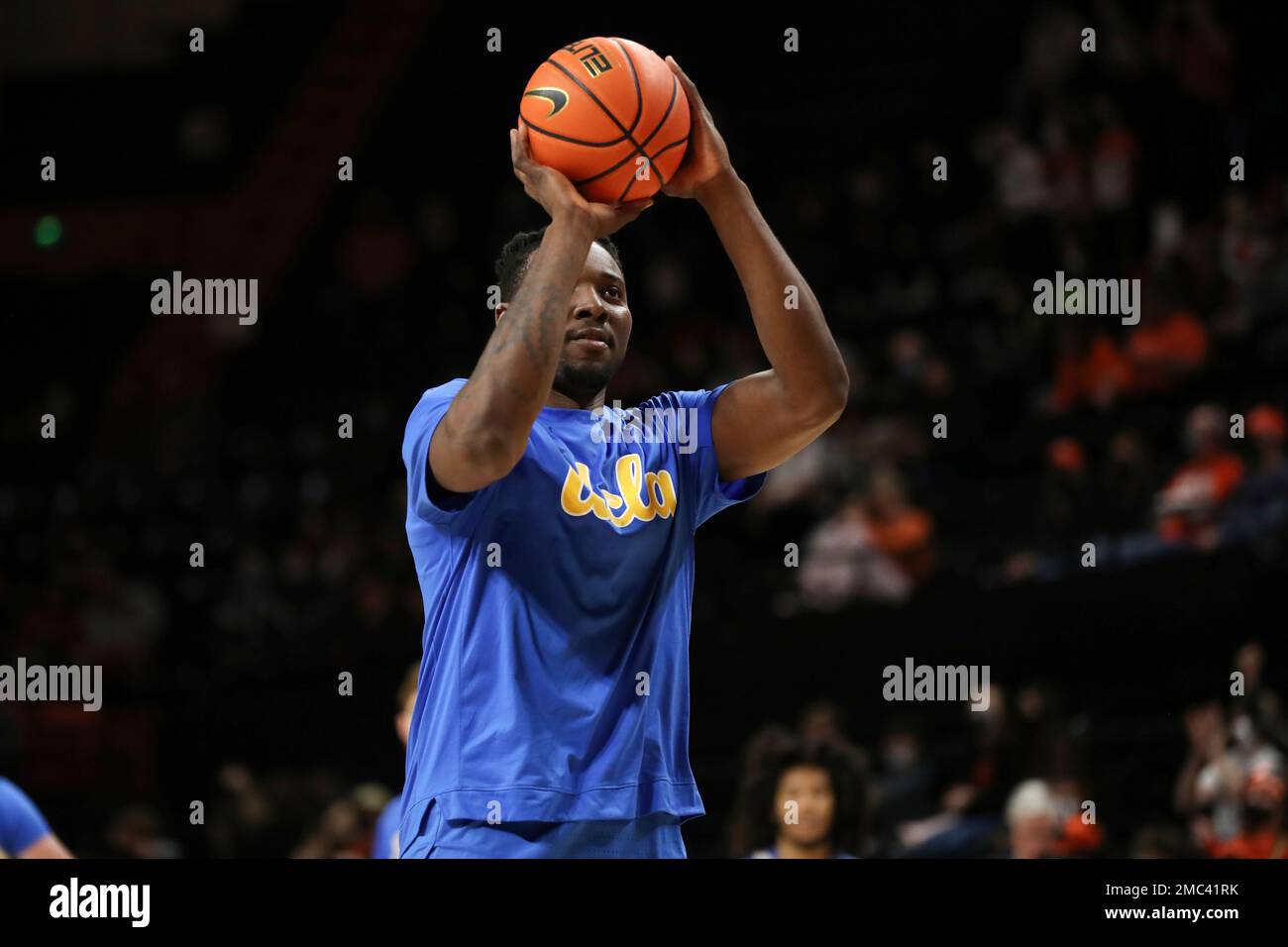 warms up prior to an NCAA college basketball game against Oregon State ...
