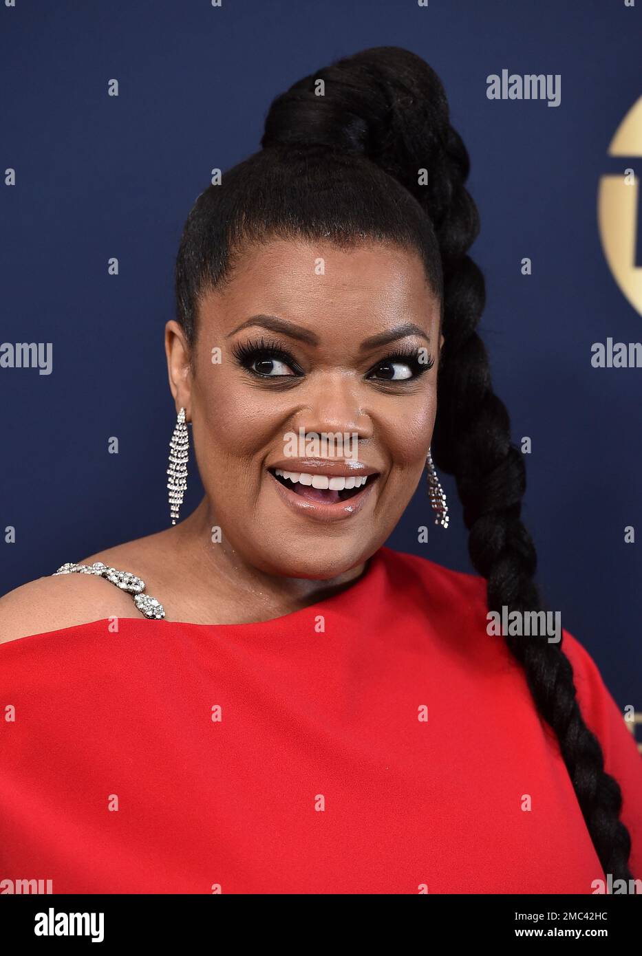 Nicole Brown arrives at the 28th annual Screen Actors Guild Awards at ...