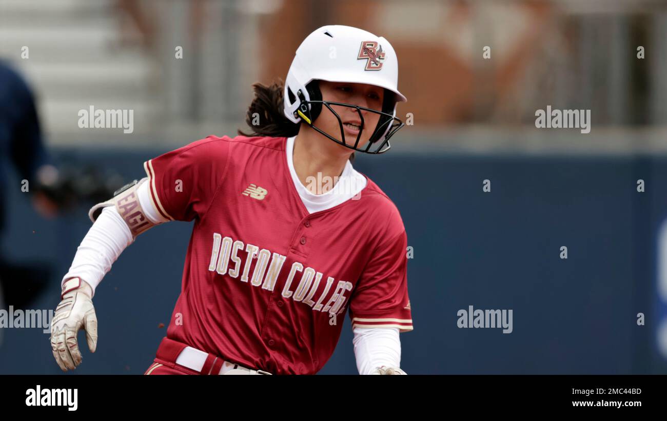 Boston College outfielder Ellie Mataya (16) runs to first during an ...