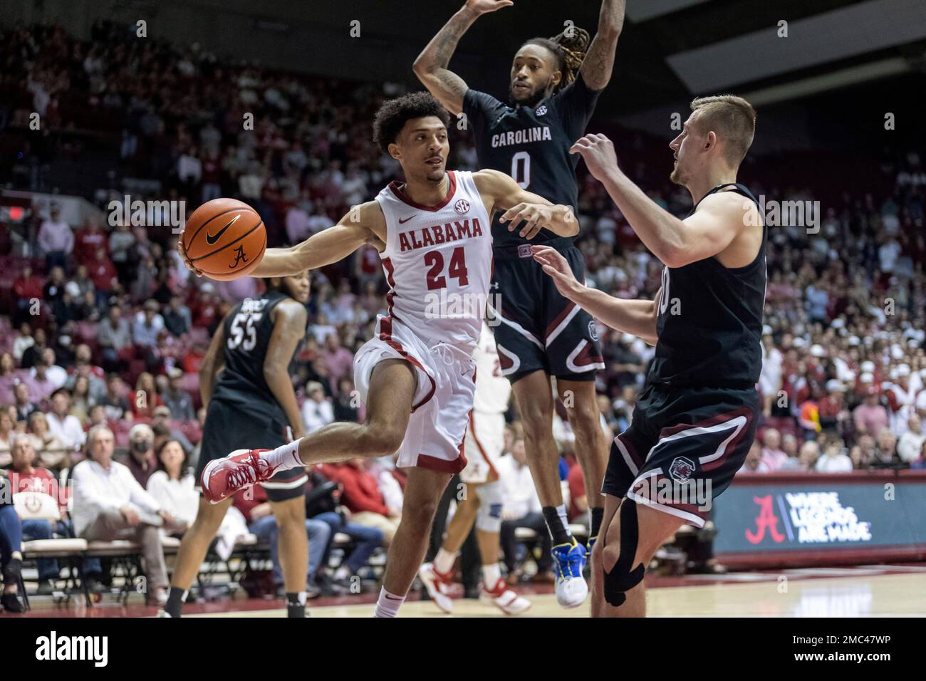 Alabama guard Jaden Quinerly (24) works inside against South Carolina ...