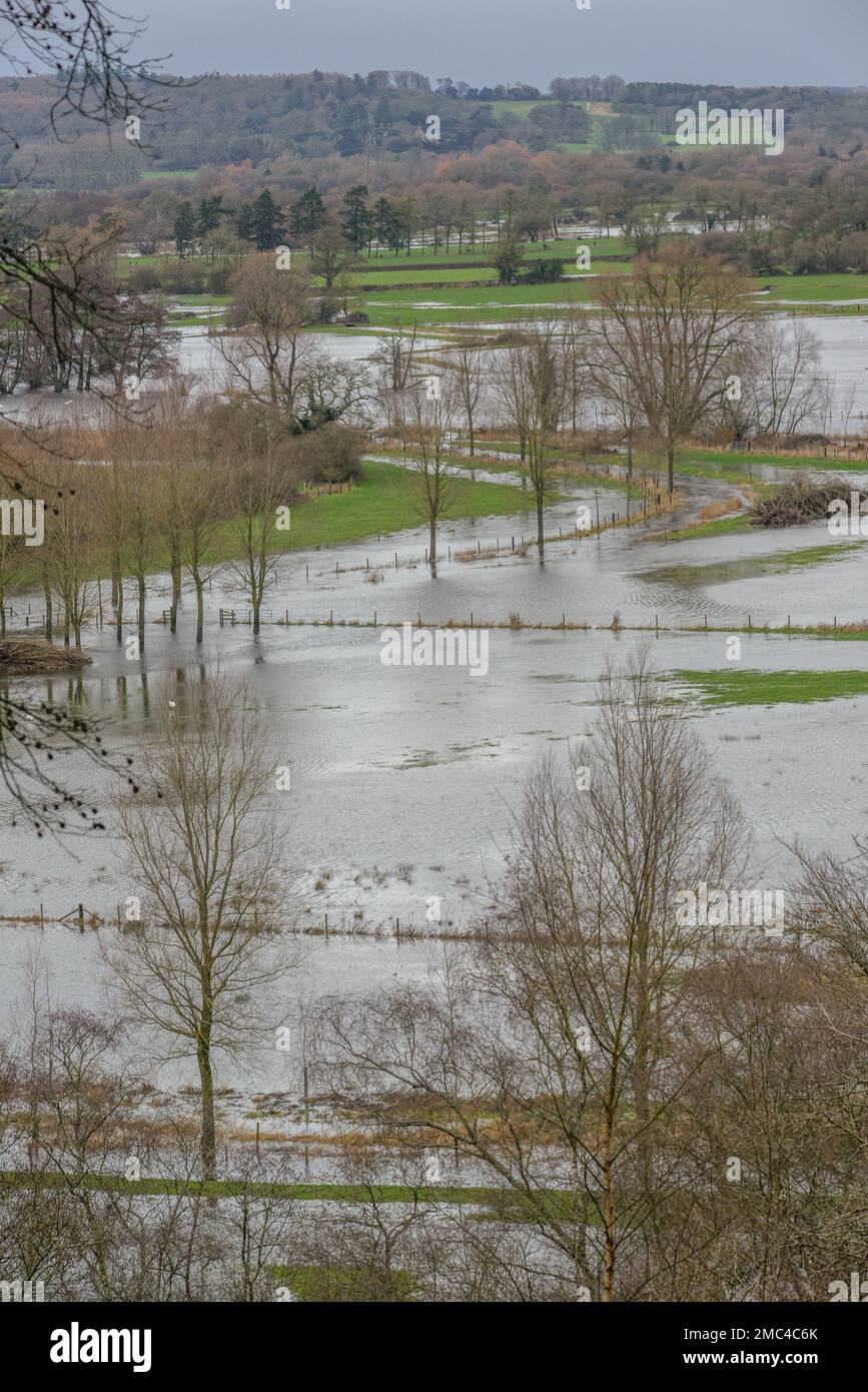 River flooding farmland hi-res stock photography and images - Alamy