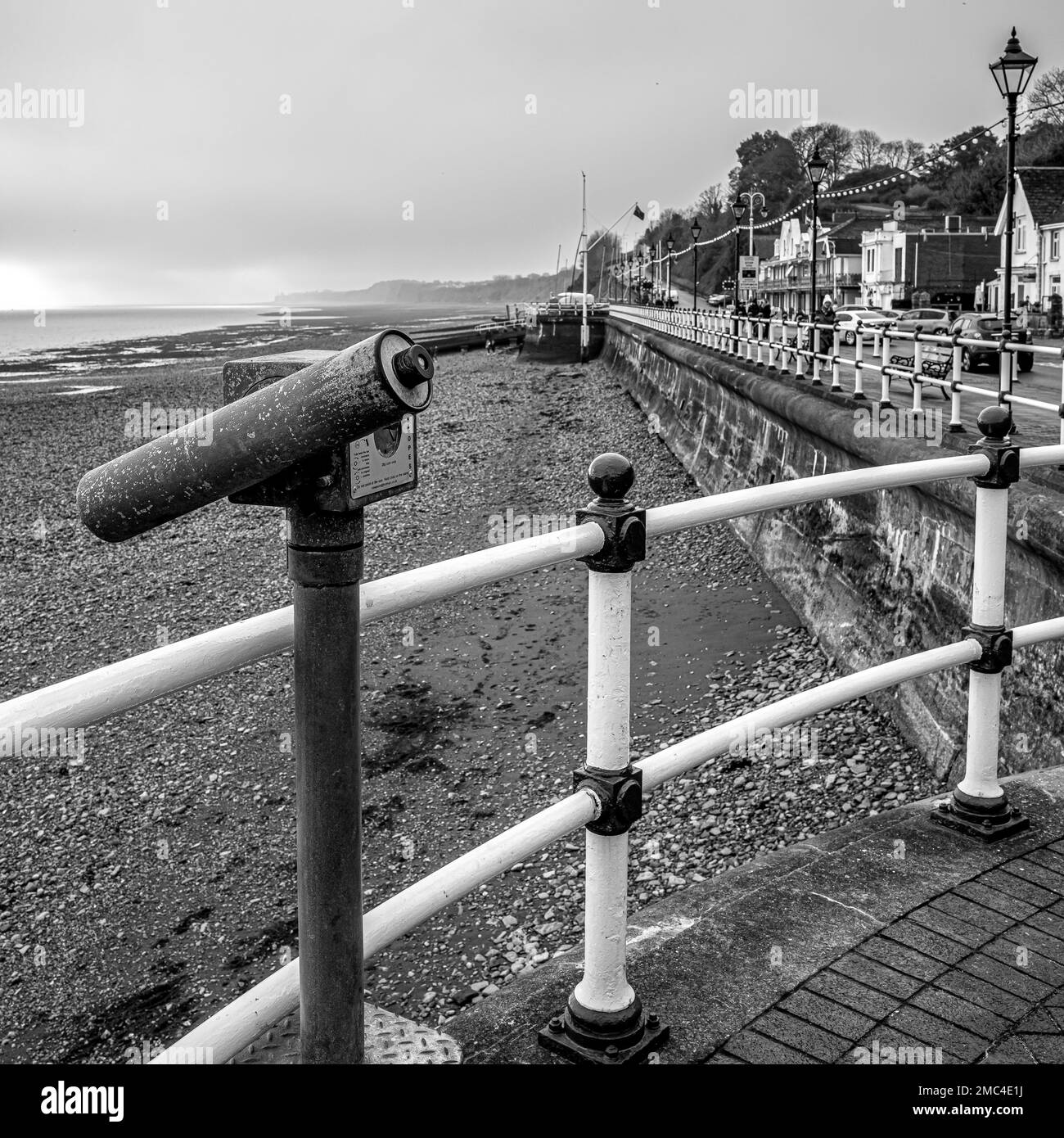 Seaside Esplanade, Penarth. Viewpoint looking out to the sea (Bristol ...