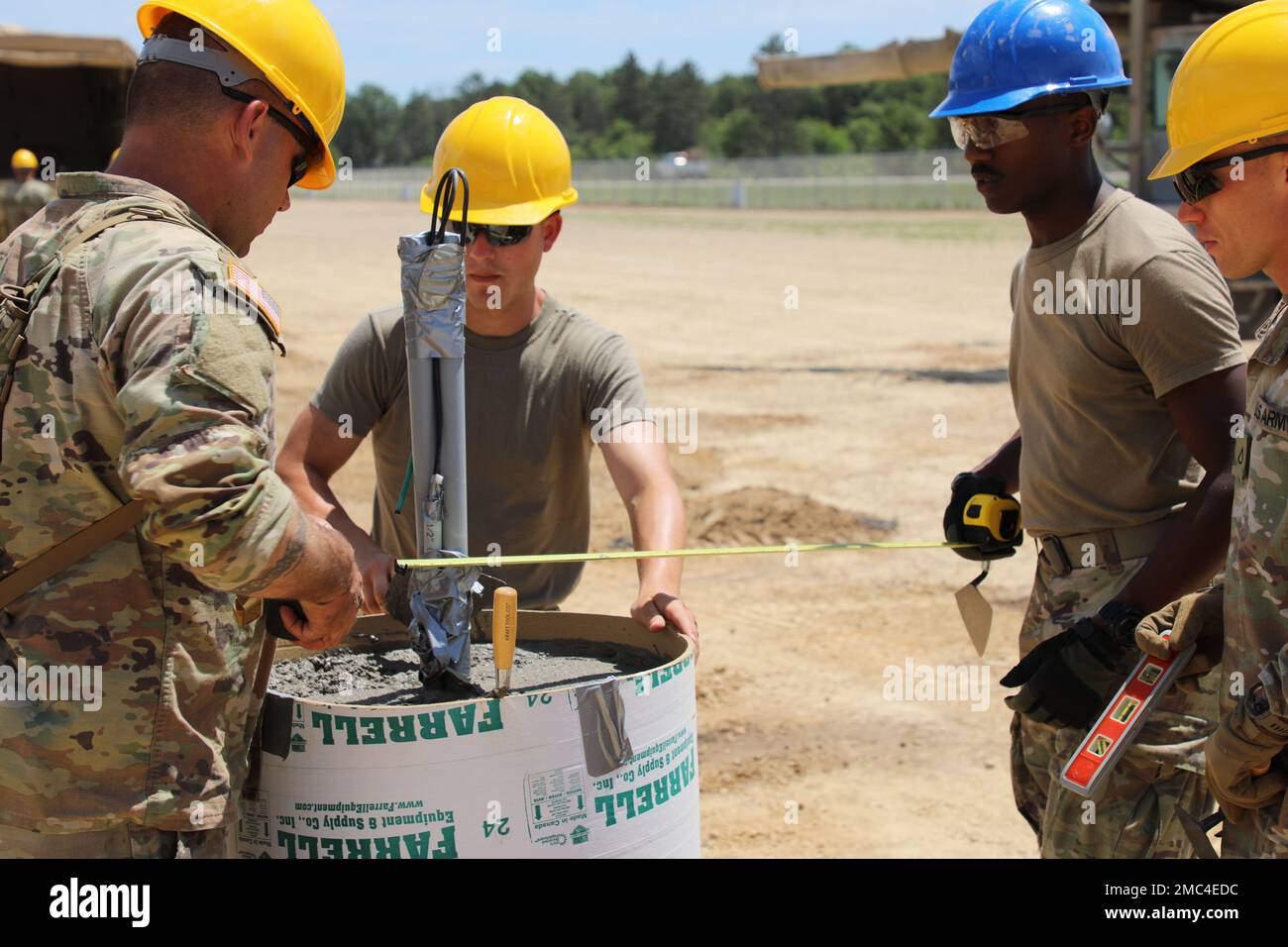 U.S. Army Reserve Engineers with the 601st Engineer Detachment of ...