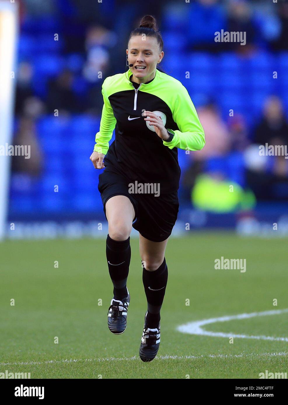 Match referee Rebecca Welch (centre) warming up before the Sky Bet ...