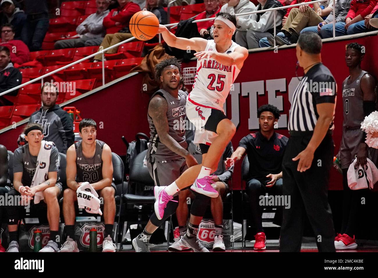 Arizona guard Kerr Kriisa (25) passes the ball before it goes out of ...
