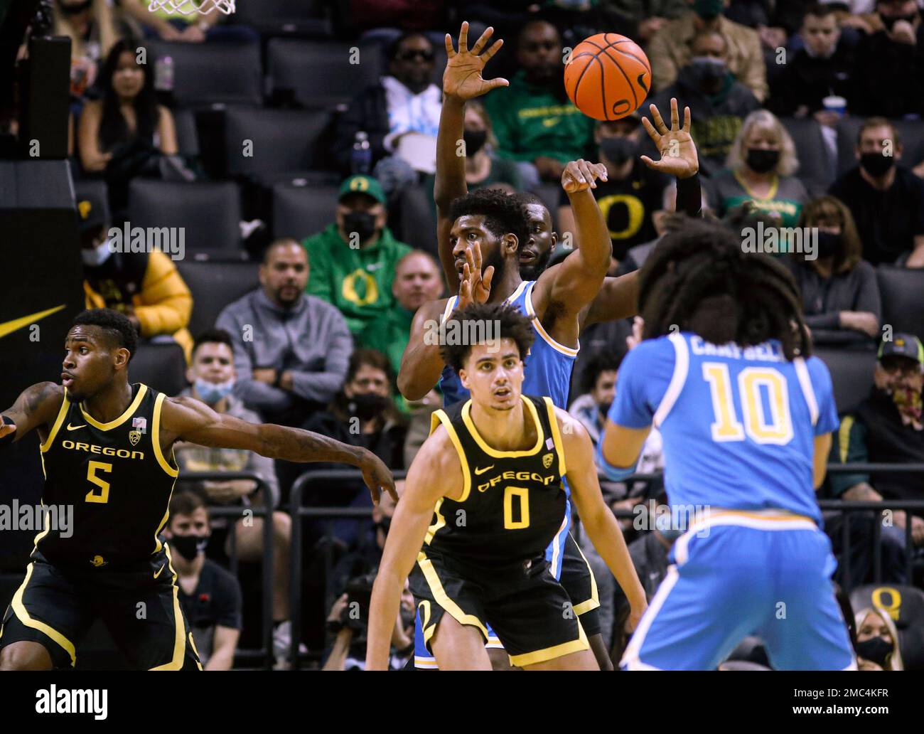 UCLA forward Cody Riley makes a no-look pass to guard Tyger Campbell ...