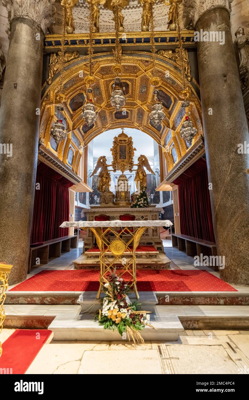 Interior or Saint Domnius Cathedral, Split Stock Photo - Alamy