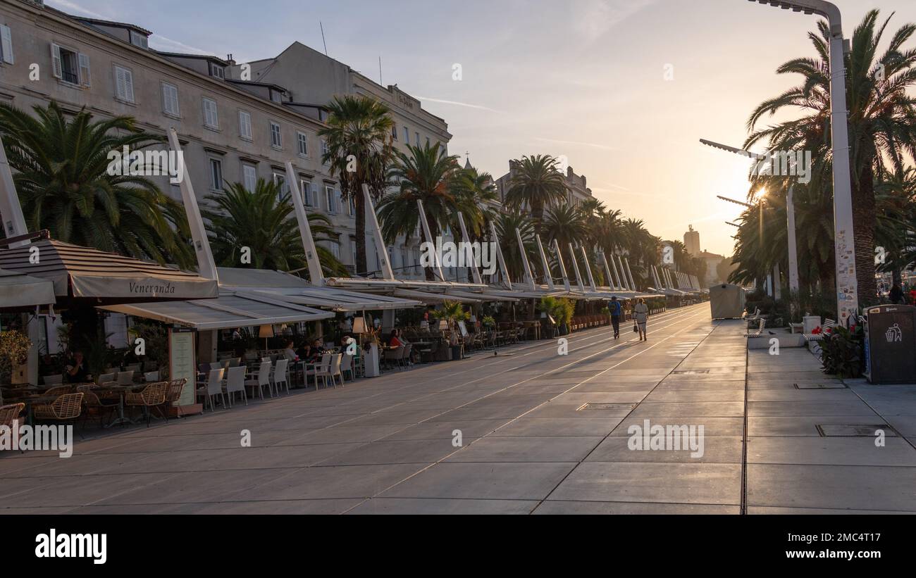 Building esplanade promenade hi-res stock photography and images - Alamy