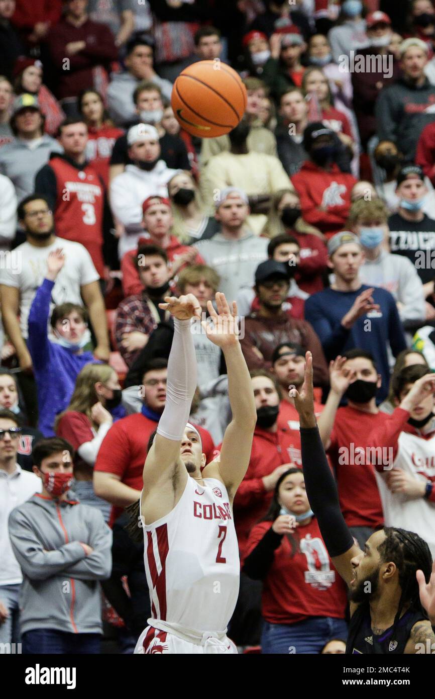 Washington State guard Tyrell Roberts shoots during the second half of ...