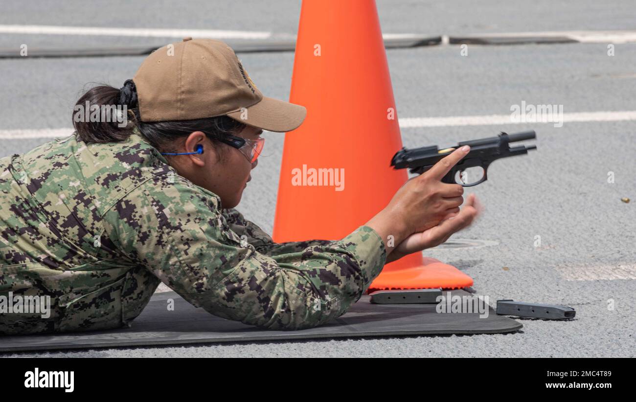 Small arms weapon qualification hi-res stock photography and images - Alamy