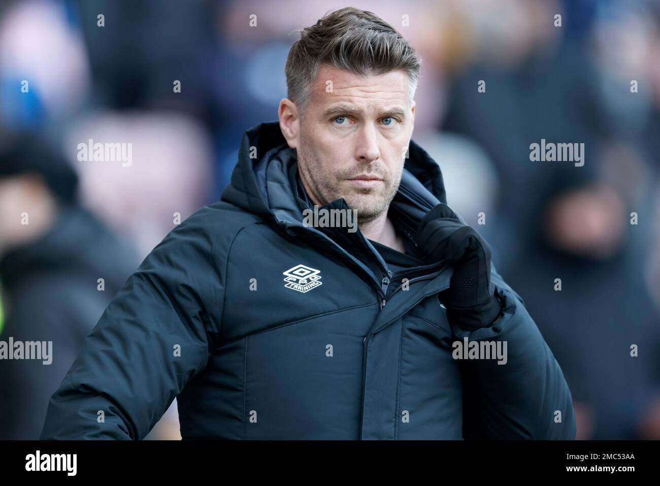 Rob edwards luton manager hi-res stock photography and images - Alamy