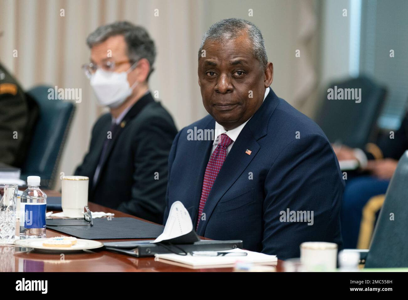 Defense Secretary Lloyd Austin meets with Ukraine's Foreign Minister ...