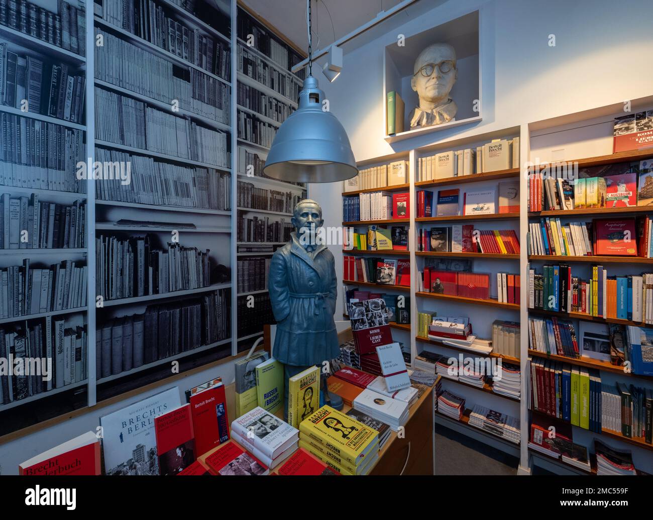 Bertolt brecht statue hi-res stock photography and images - Alamy