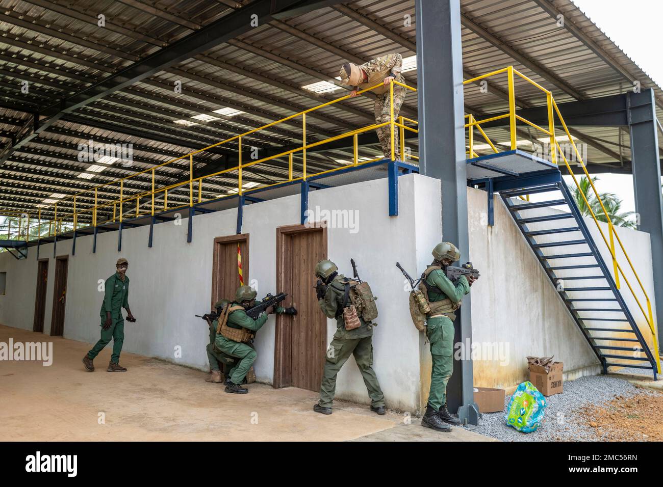 Ivorian special forces soldiers conduct an urban reconnaissance ...
